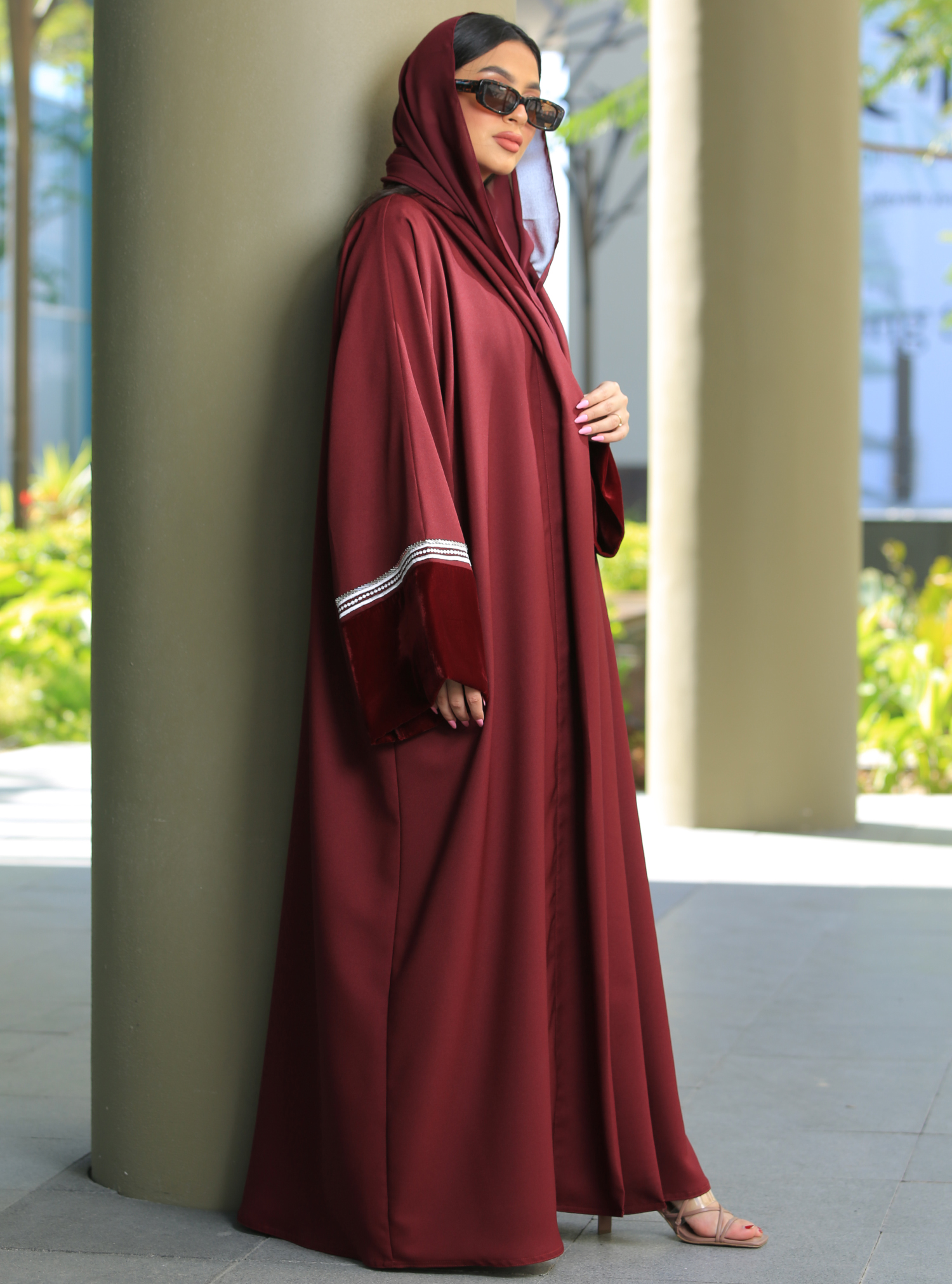 Velvet maroon Maroon abaya with velvet sleeve cuffs and embroidery ...